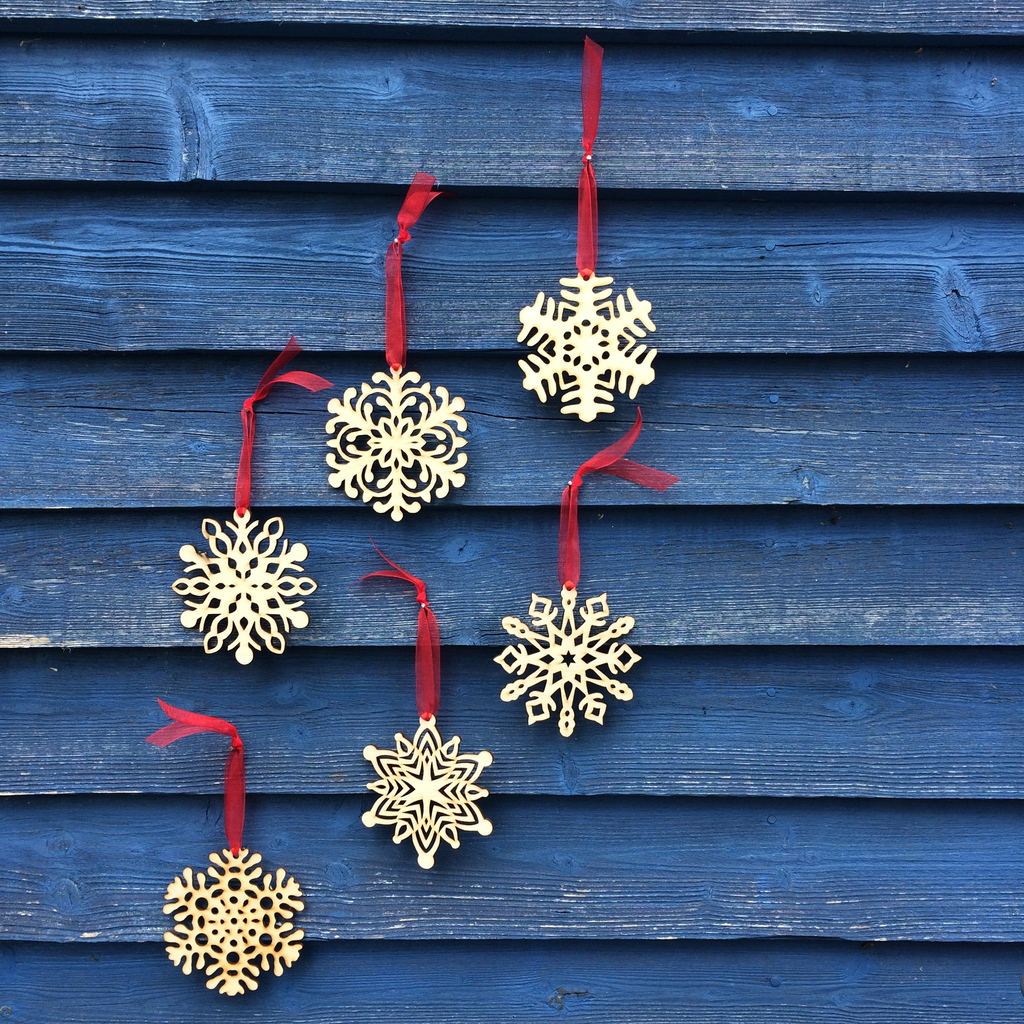 Wooden & Acrylic Snowflake Decorating Workshops | Colourful Minds