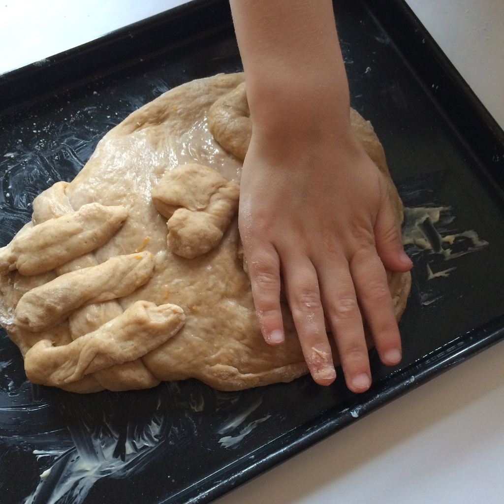 Bread of the Dead (Pan De Muerto) | Colourful Minds
