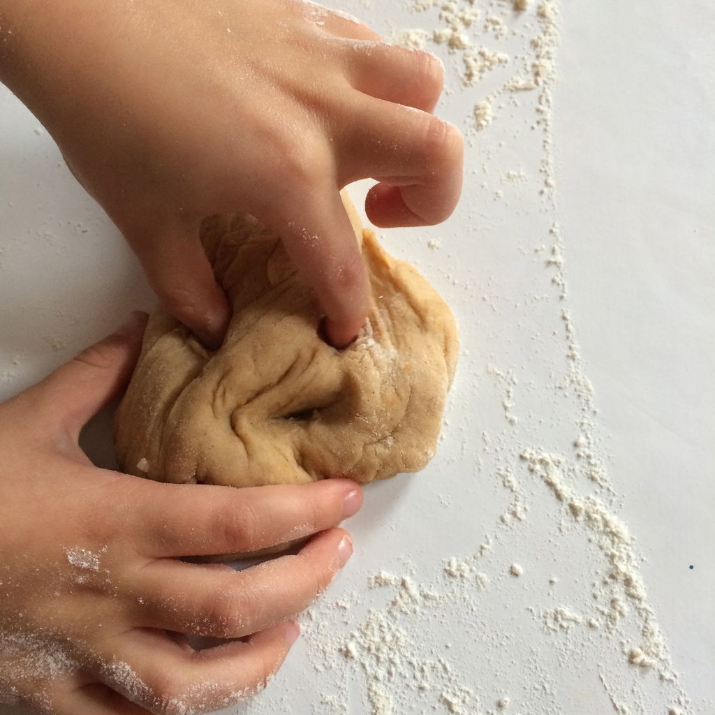 Bread of the Dead (Pan De Muerto) | Colourful Minds