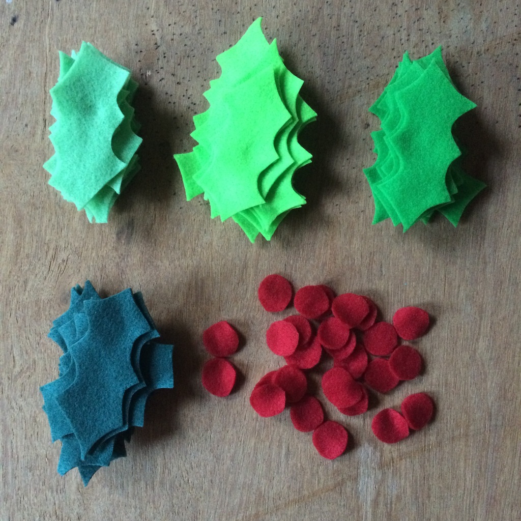 Felt Holly Wreath | Colourful Minds