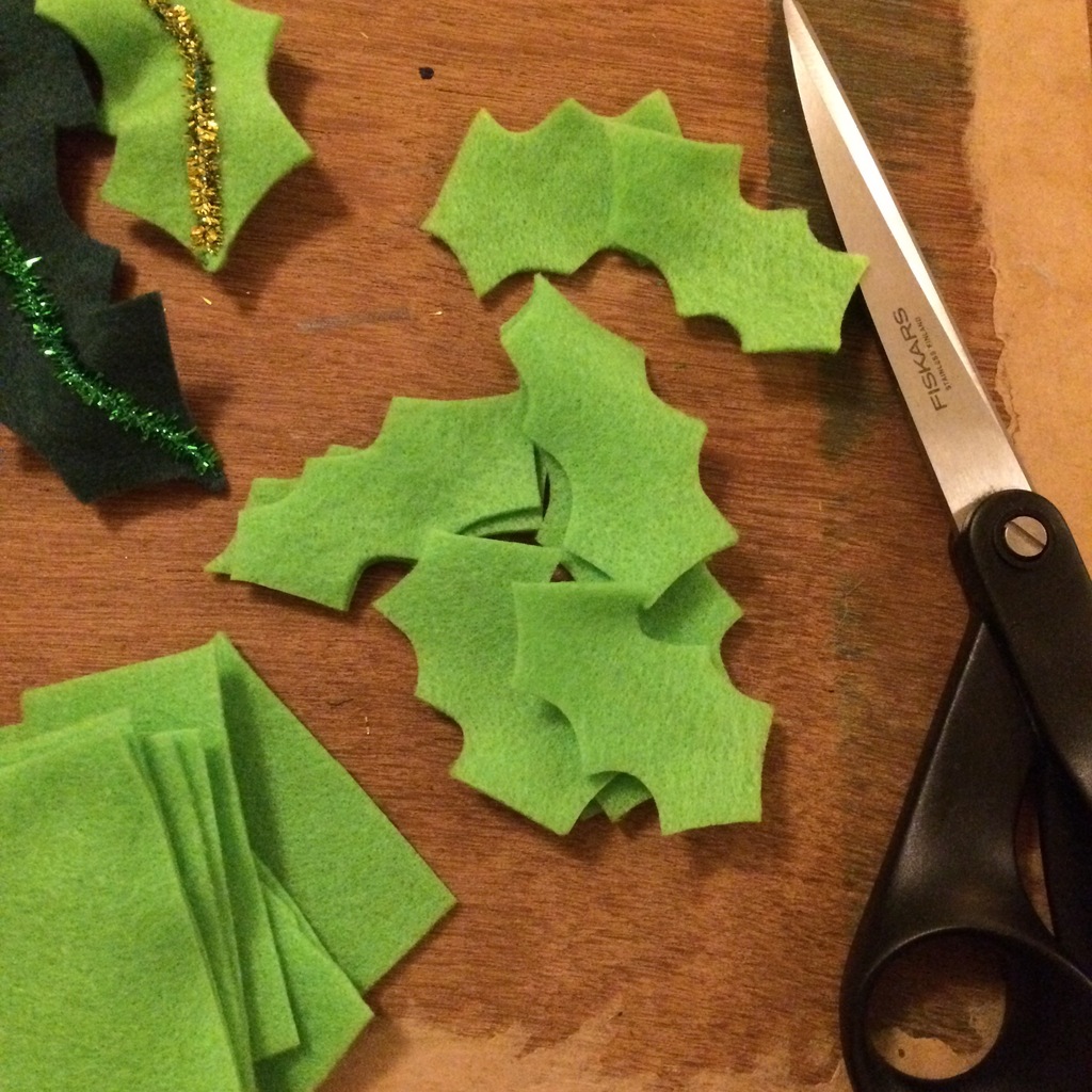 Felt Holly Wreath | Colourful Minds