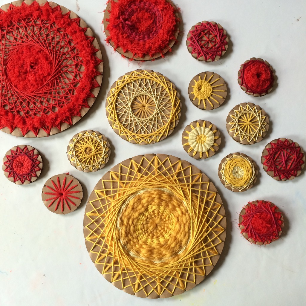 1001 Woven Wheels (Paper Village Project) | Colourful Minds