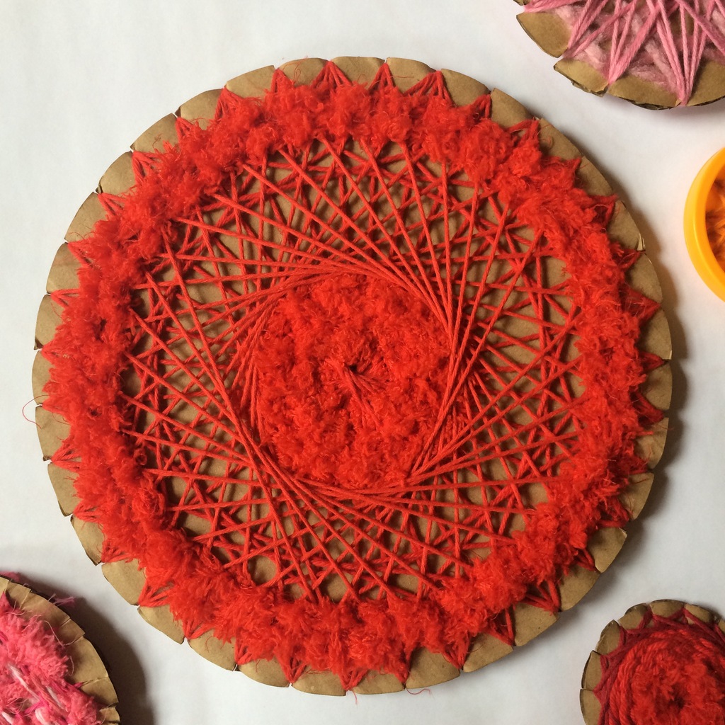 1001 Woven Wheels (Paper Village Project) | Colourful Minds