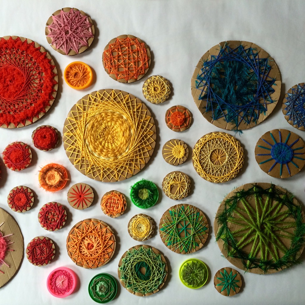 1001 Woven Wheels (Paper Village Project) | Colourful Minds